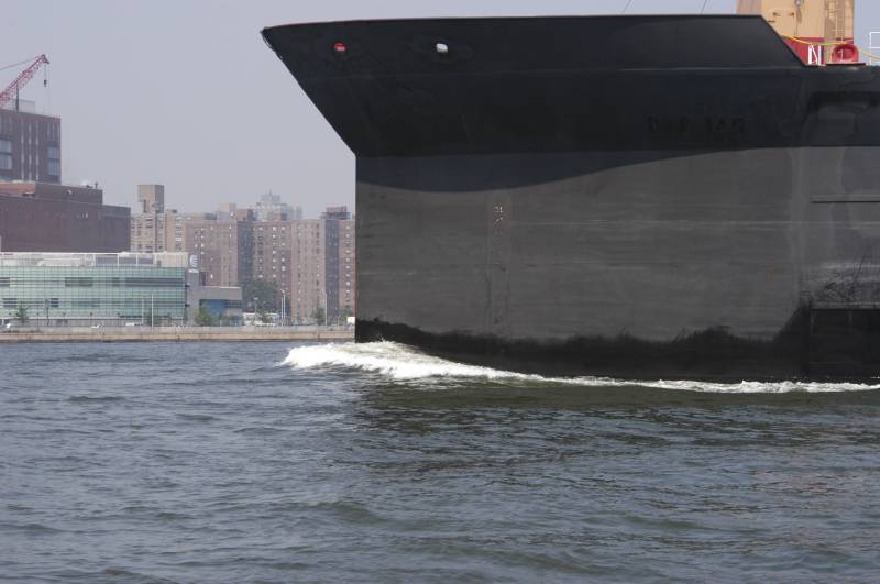 barge_16_bow