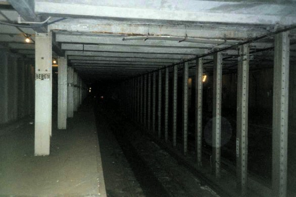 Abandoned Stations : Bergen St lower level