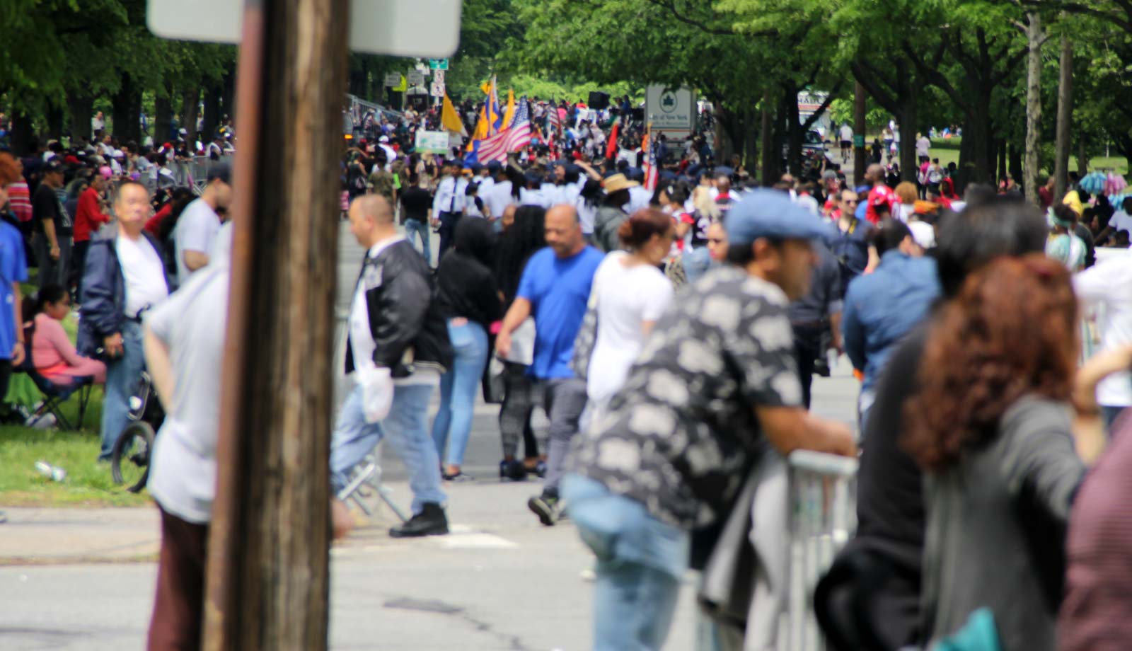 Bronx Day Parade 2018 - Photo #107 - Spectators / Espectadores